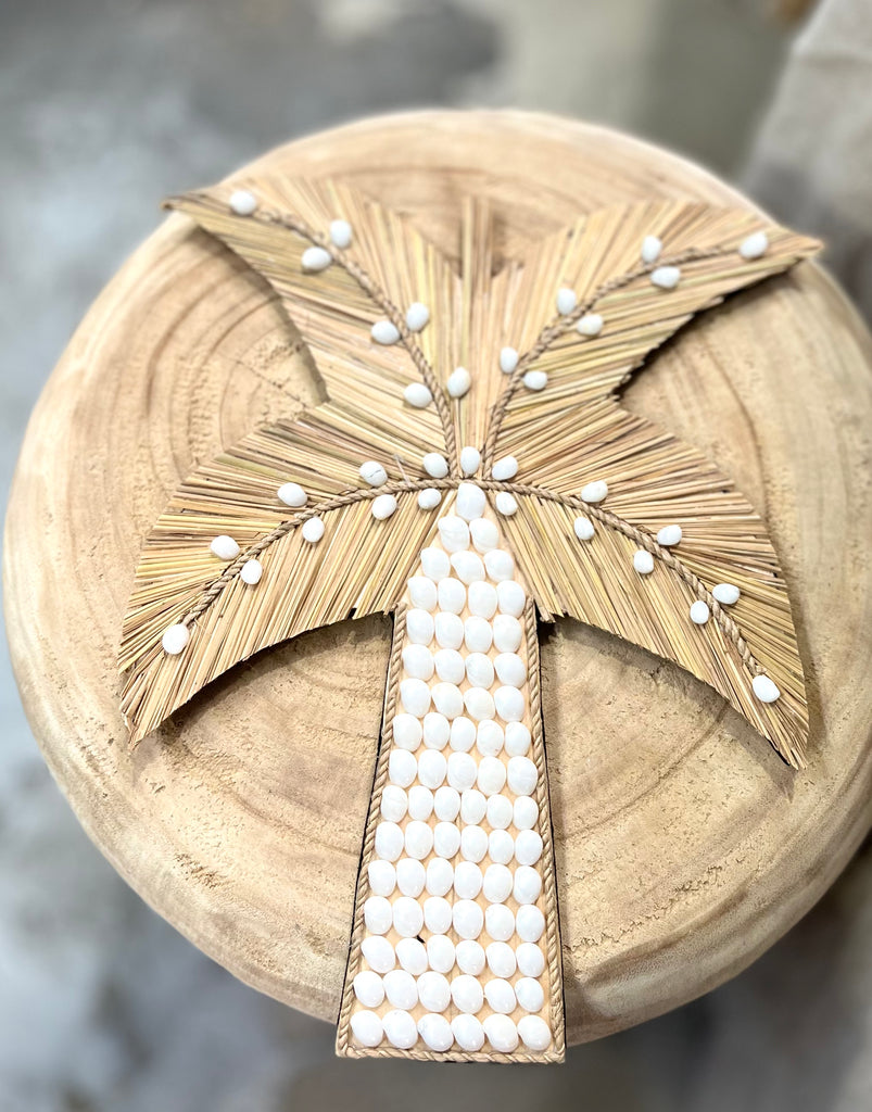 Shell and raffia palm tree hanging / decoration. White shell – Bali ...