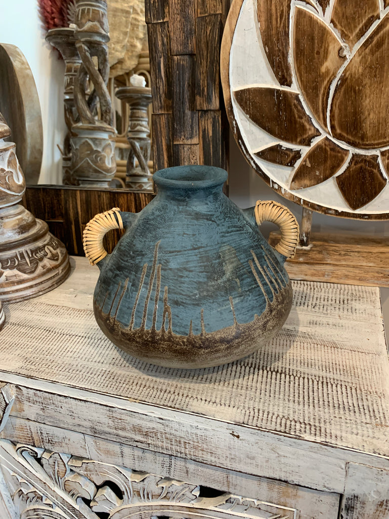Blue terracotta vase with rattan handles – Bali Beach Beyond