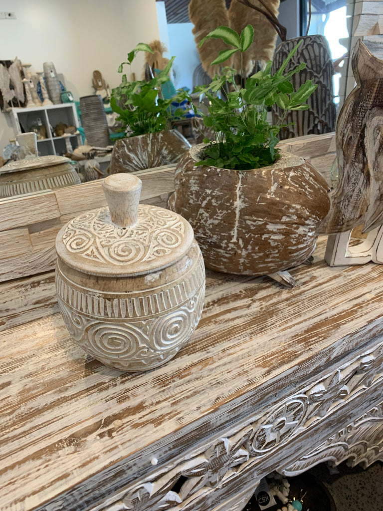 Natural carved timber pot with lid – Bali Beach Beyond