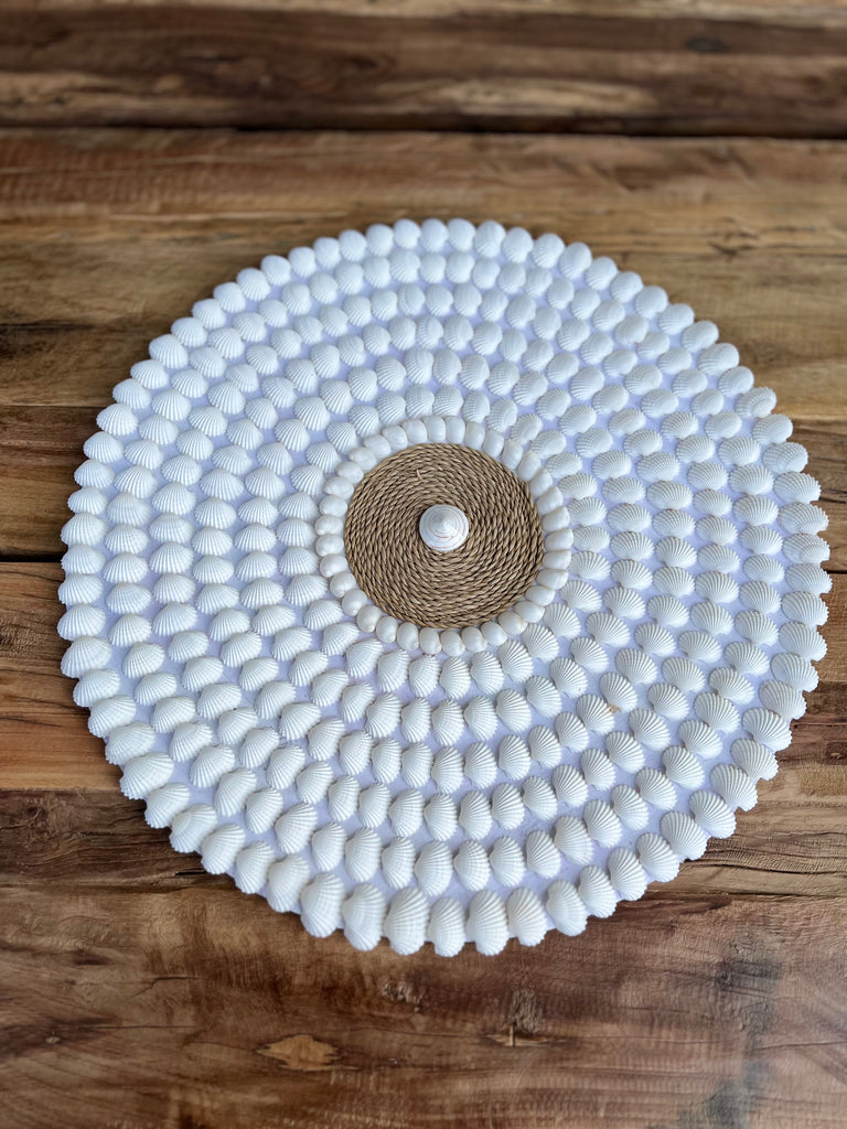 Round detailed shell wall hanging. 40cm – Bali Beach Beyond