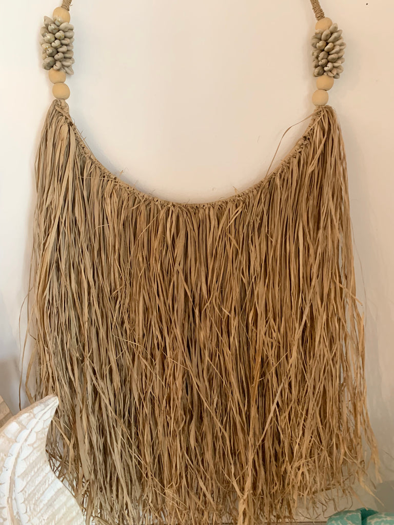 Raffia and shell wall hanging. 40cm – Bali Beach Beyond